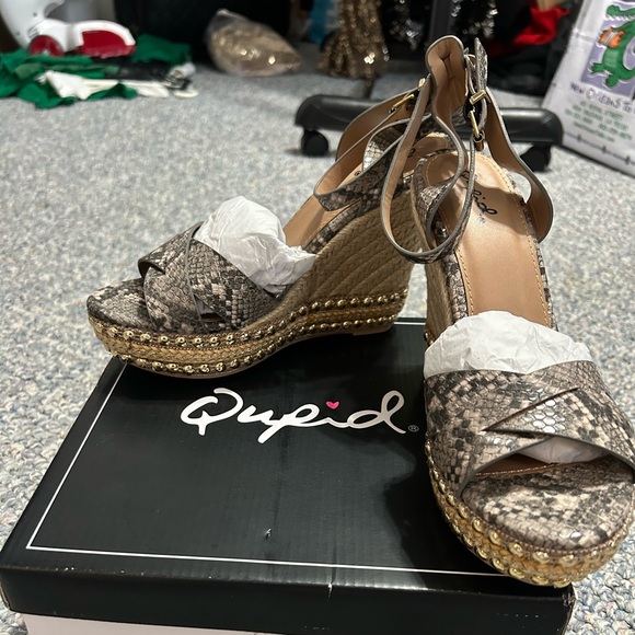 Qupid | Shoes | Nwb Quipid Taupeblack Snake Print Espadrille Wedge Studded Sandals 65 33 | Poshmark